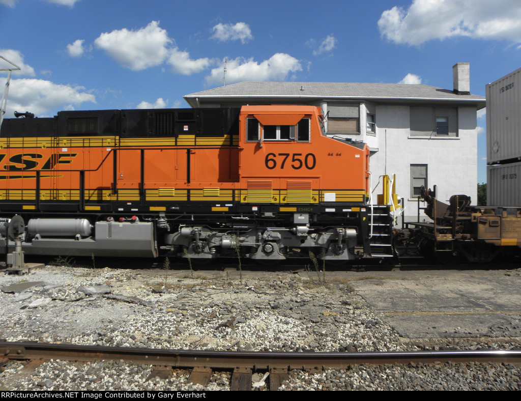 BNSF 6750